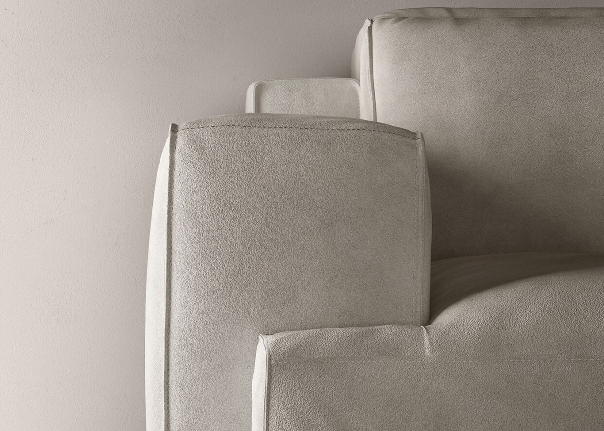 Natuzzi Italia Iago Chaise Sofa - Midfurn Furniture Superstore